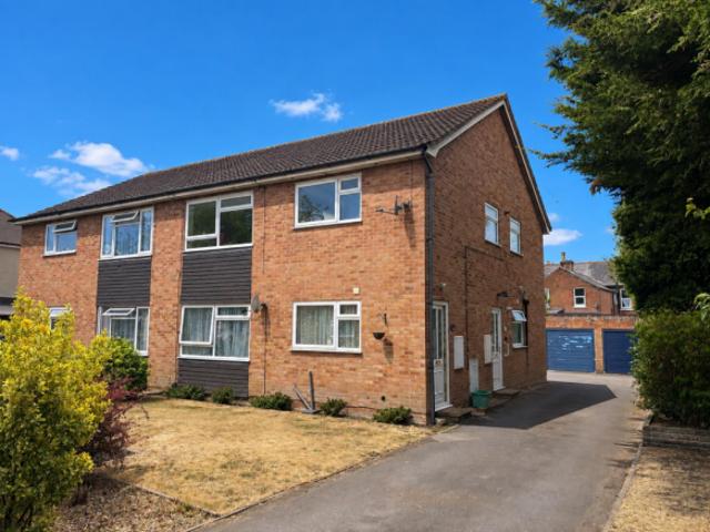2 bedroom maisonette for rent in Malvern Road, Kingsholm, Gloucester, GL1