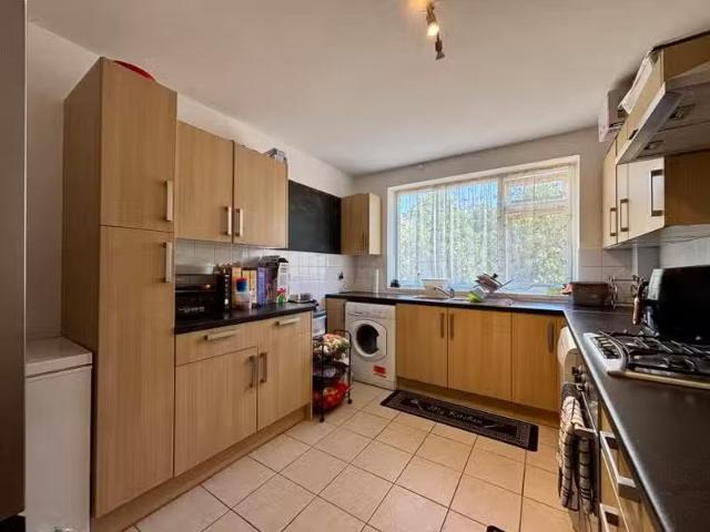 2 bedroom maisonette for rent in Malling House, Abbey Park, Be.