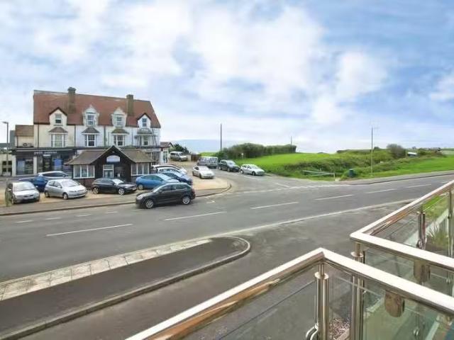 2 bedroom maisonette for rent in Marine Drive, Barton On Sea.