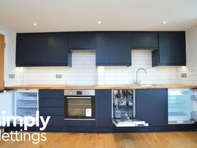 2 bedroom maisonette for rent in Marine Place, Worthing, BN11