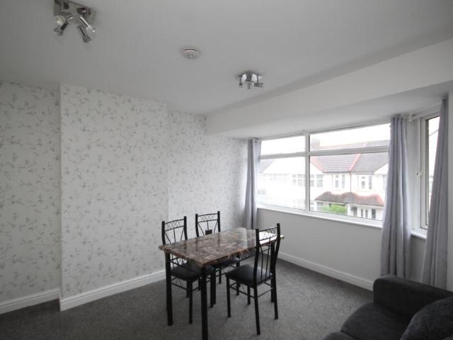2 bedroom maisonette for rent in Marquis Close, Wembley, Middlesex, HA0