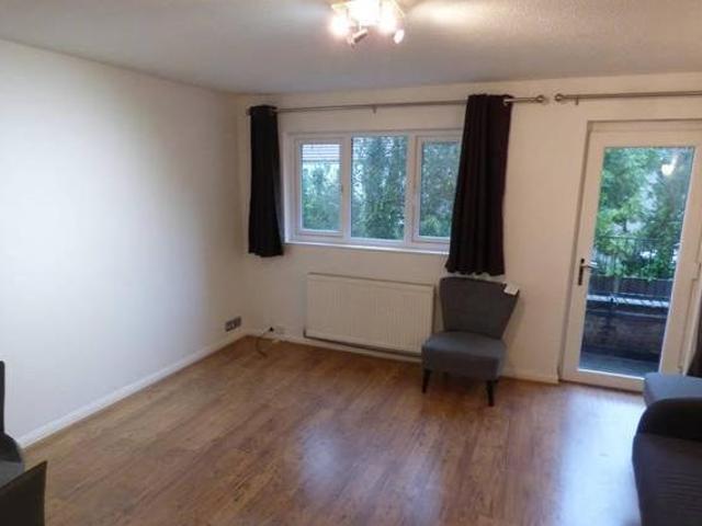 2 bedroom maisonette for rent in Mead Avenue Slough SL3