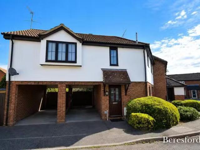 2 bedroom maisonette for rent in Mitton Vale, Chelmer Village.