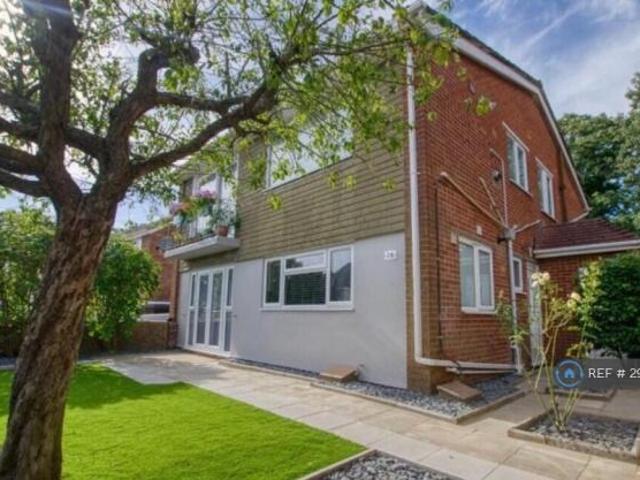 2 bedroom maisonette for rent in Moorlands Crescent, Southampton, SO18