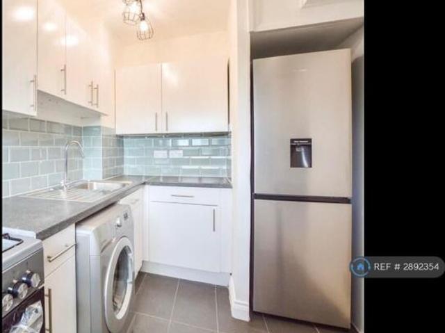 2 bedroom maisonette for rent in Northgate Court, London, SW9