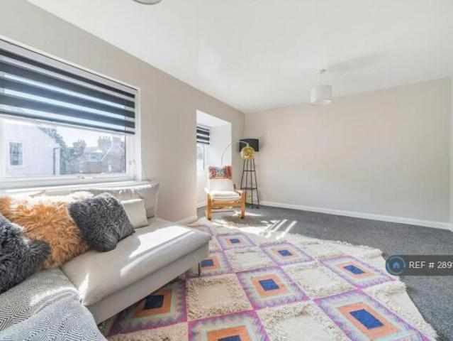 2 bedroom maisonette for rent in Nugent Court, Guildford, GU2
