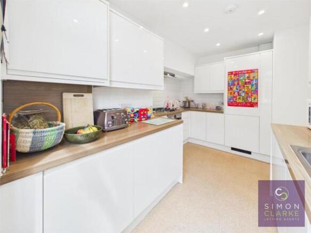 2 bedroom maisonette for rent in Oakleigh Road North, Whetstone, N20