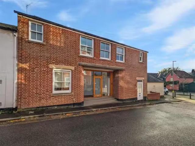 2 bedroom maisonette for rent in Old Fire Station, Brook Stree.