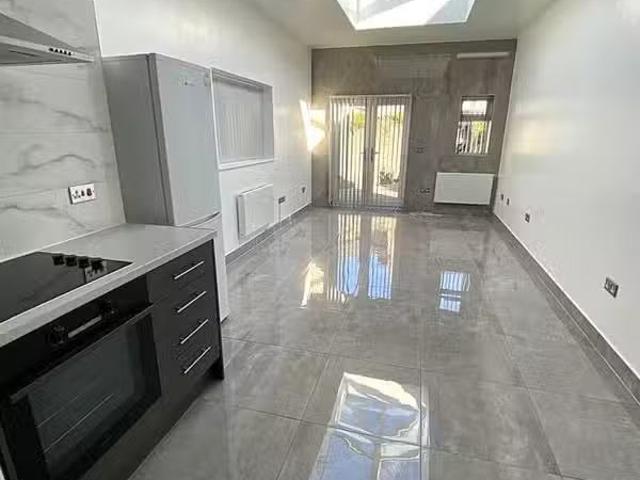2 bedroom maisonette for rent in Paget Street, Cardiff, CF11