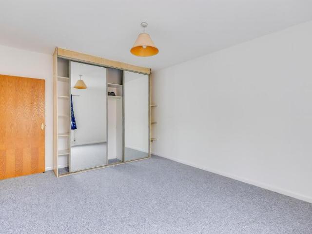 2 bedroom maisonette for rent in Partridge Road, Cardiff, CF24