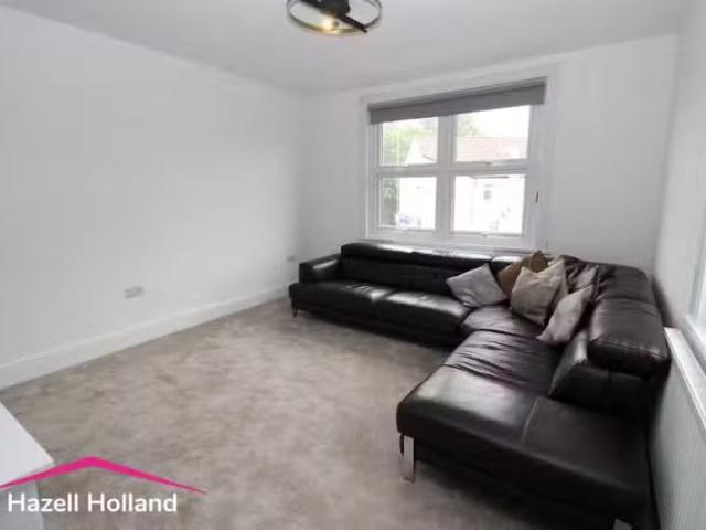 2 bedroom maisonette for rent in Park Road, Dartford, DA1