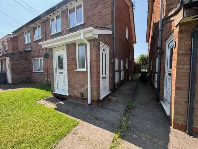 2 bedroom maisonette for rent in Peel Way, Oldbury, B69
