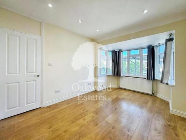 2 bedroom maisonette for rent in Petersfield Avenue, Slough, SL2