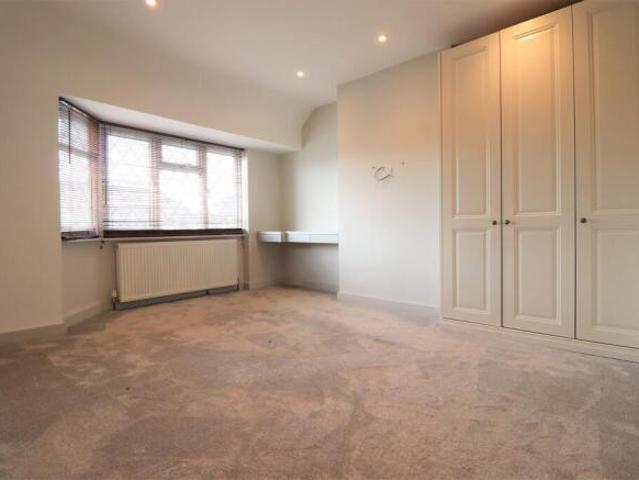 2 bedroom maisonette for rent in Pinewood Avenue, Hillingdon, UB8