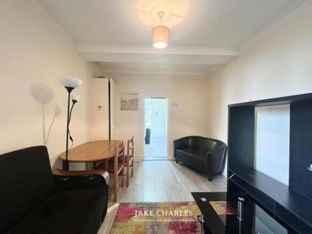 2 bedroom maisonette for rent in Portland Gardens, London, N4