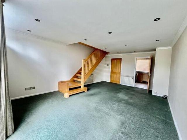 2 bedroom maisonette for rent in Plas y coed, Lake Road East, Cardiff. CF23 5PA, CF23