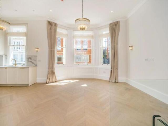 2 bedroom maisonette for rent in Queensberry Place, South Kensington, SW7