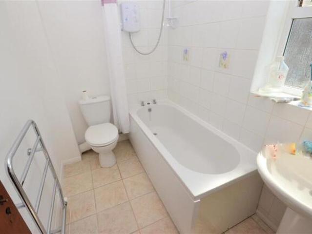 2 bedroom maisonette for rent in Ramridge Road, Luton, LU2