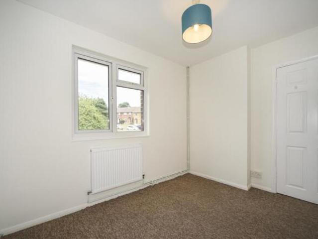 2 bedroom maisonette for rent in Reeves Crescent Swanley BR8