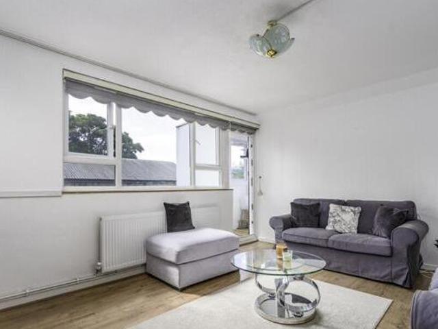 2 Bedroom Maisonette For Rent In Richmond Road, London