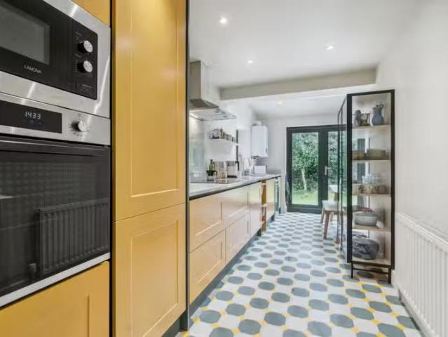 2 bedroom maisonette for rent in Riverside Close, St. Albans.