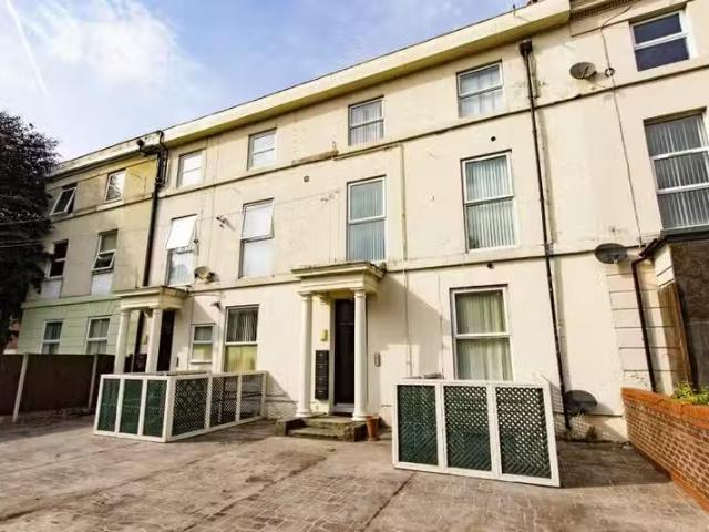 2 bedroom maisonette for rent in Rock Lane West, Rock Ferry, C.
