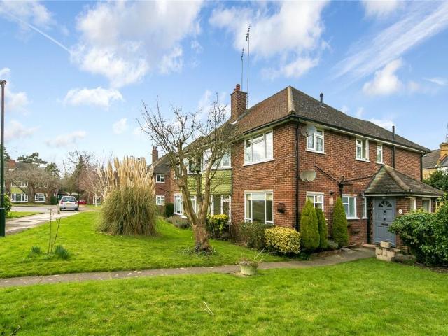 2 bedroom maisonette for rent in Roseleigh Close, Cambridge Park, East Twickenham, Middlesex, TW1