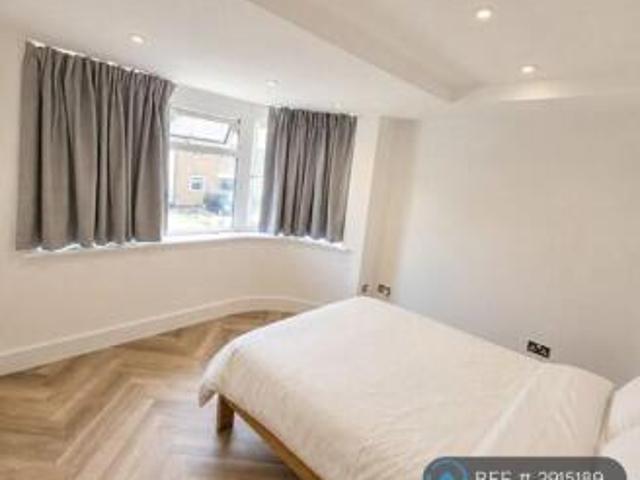 2 bedroom maisonette for rent in Runnymede, London, SW19