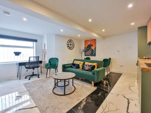 2 bedroom maisonette for rent in Ruby Street, Peckham, London, SE15