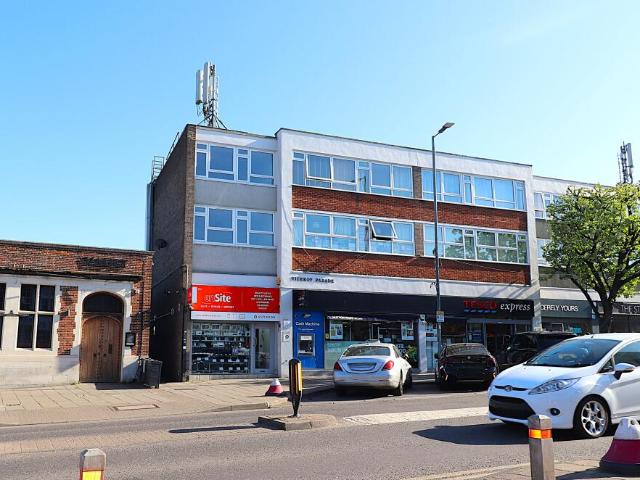 2 bedroom maisonette for rent in Shenfield Braoadway, CM15