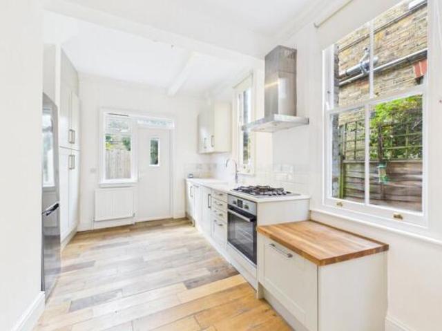 2 bedroom maisonette for rent in Sidney Road, St Margarets, TW1
