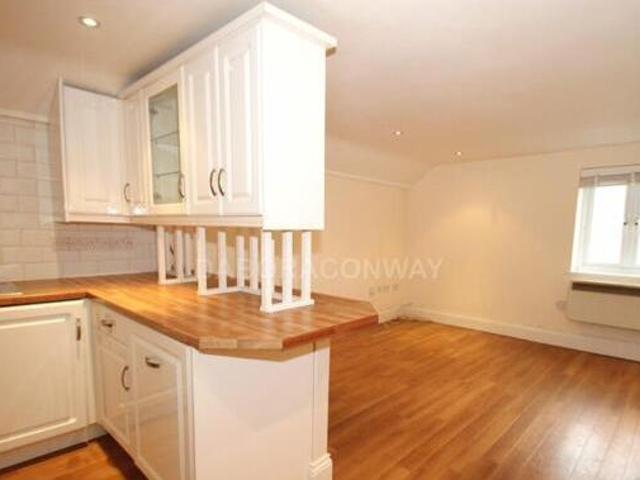 2 Bedroom Maisonette For Rent In South Woodford