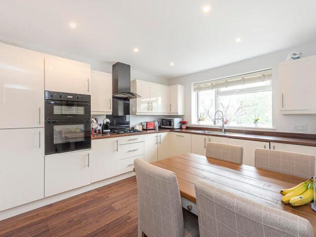 2 bedroom maisonette for rent in South Close, St Albans, Herts, AL2