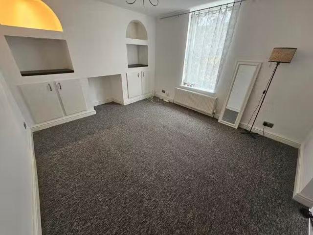 2 bedroom maisonette for rent in Soundwell Road, Kingswood, Br.