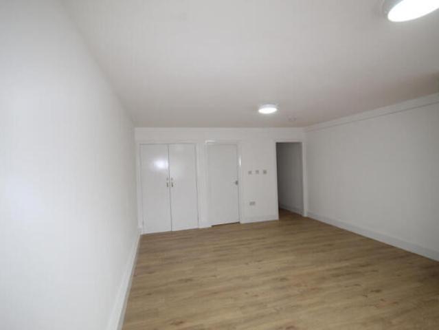 2 bedroom maisonette for rent in Slough Lane, Kingsbury, London, NW9