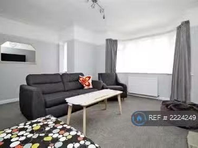 2 bedroom maisonette for rent in Springfield Close, Stanmore.