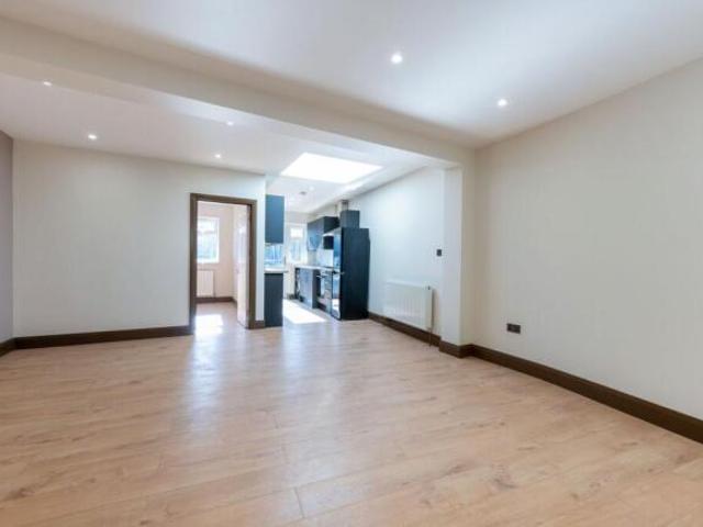 2 bedroom maisonette for rent in Stafford Road, Wallington, SM6