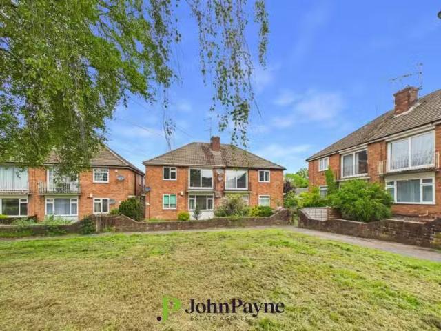 2 bedroom maisonette for rent in Sunnybank Avenue, Stonehouse.