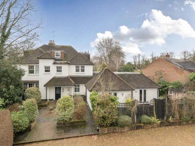 2 Bedroom Maisonette Flat