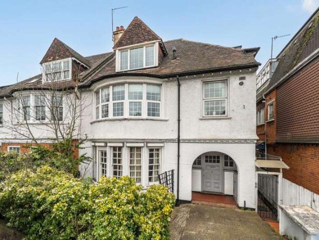 2 Bedroom Maisonette Flat