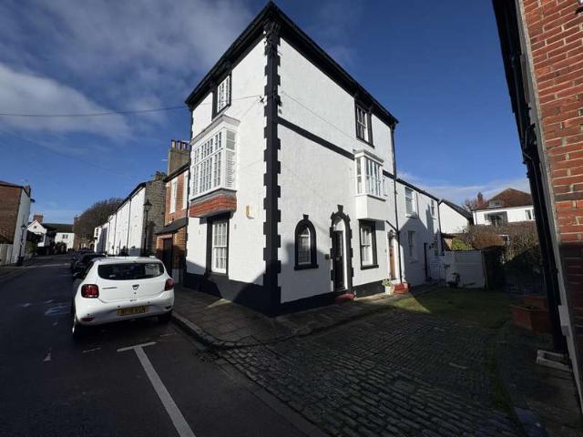 2 Bedroom Maisonette Flat
