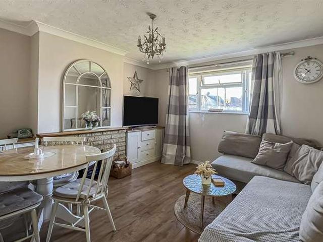 2 Bedroom Maisonette Flat