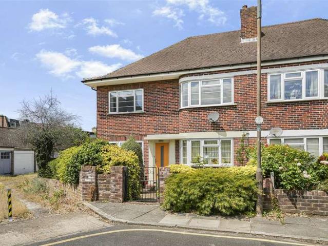 2 Bedroom Maisonette Flat
