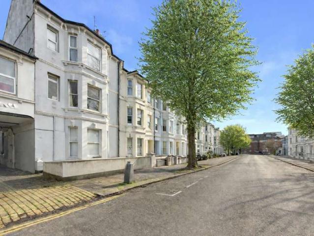 2 Bedroom Maisonette Flat