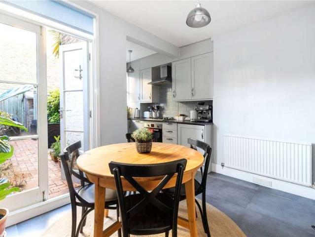 2 Bedroom Maisonette Flat