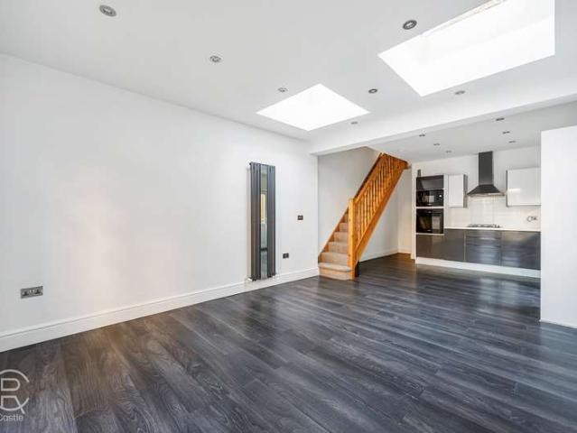 2 Bedroom Maisonette Flat