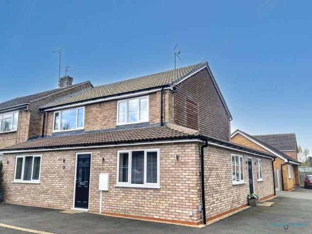 2 Bedroom Maisonette Flat