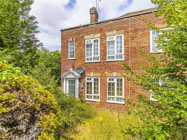 2 Bedroom Maisonette Flat