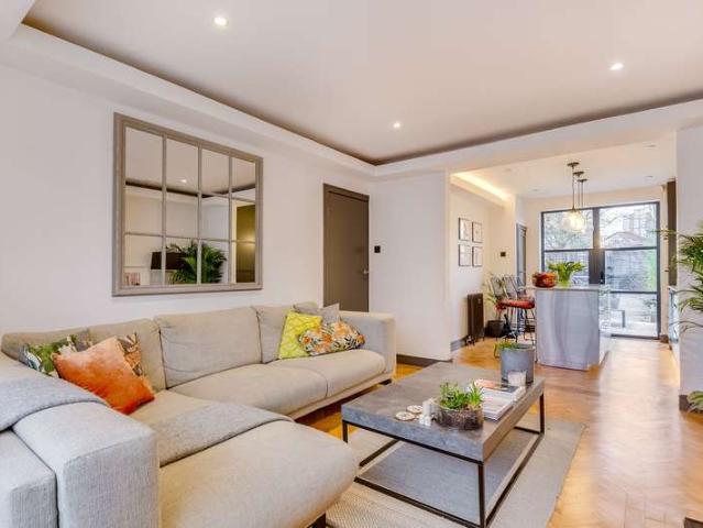 2 Bedroom Maisonette Flat