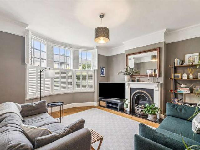 2 Bedroom Maisonette Flat